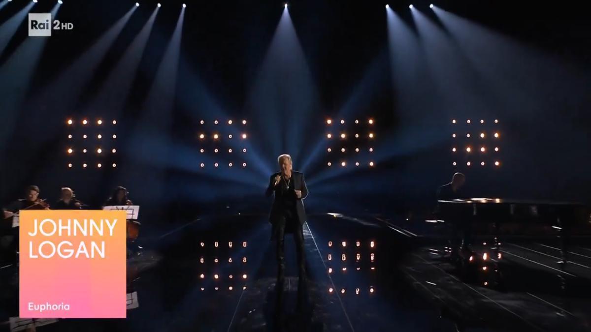 Así ha sido la histórica actuación de Johnny Logan interpretando 'Euphoria'