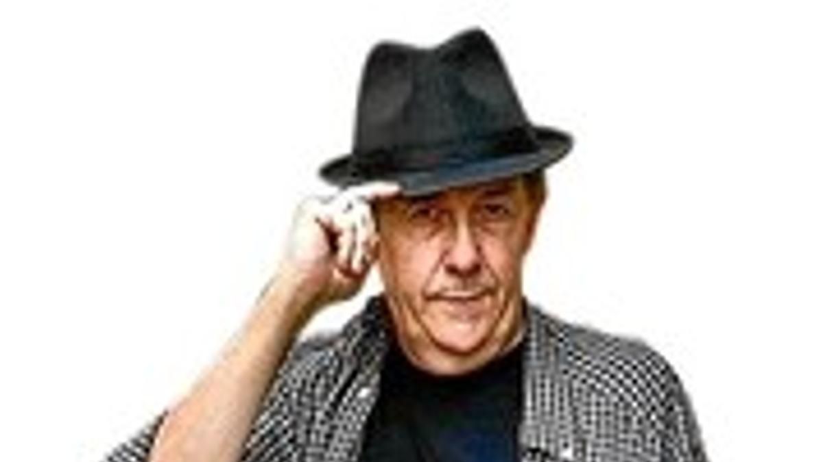 Paco Camarasa: «Somos una pequeña guerrilla»