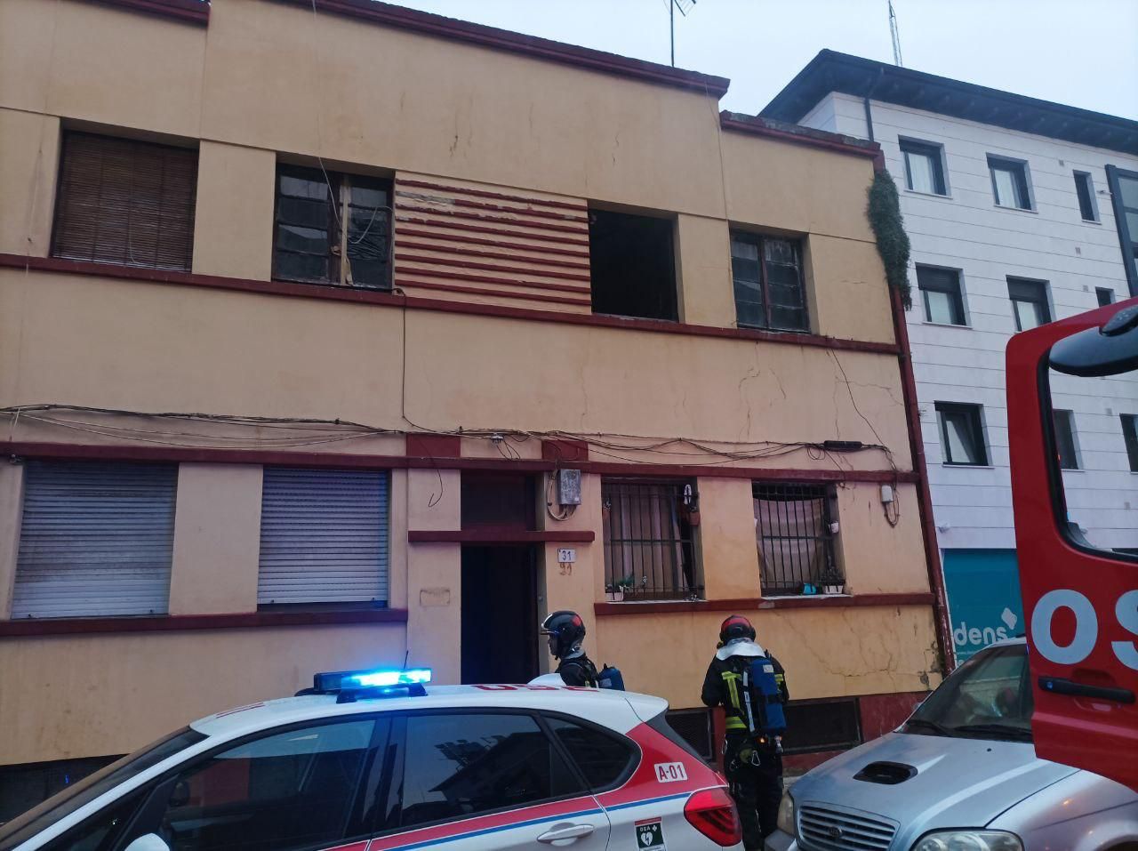 En imágenes: Detenido un hombre en Gijón acusado de provocar un incendio en El Coto