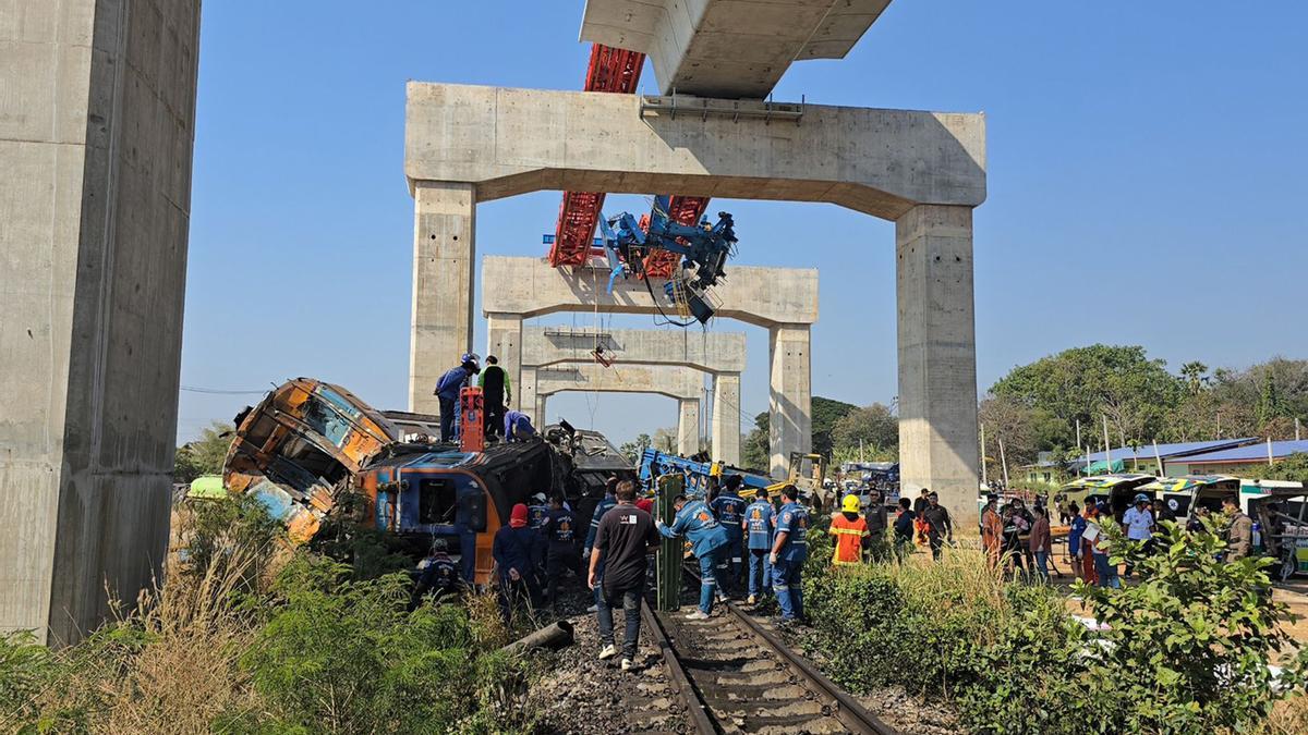 ACCIDENT TAILÀNDIA | Almenys 22 morts i 30 ferits en caure una grua ...