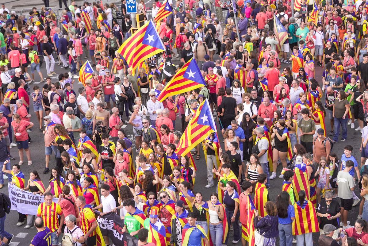 La Diada independentista 2025 llena las calles de Barcelona pese a la ...