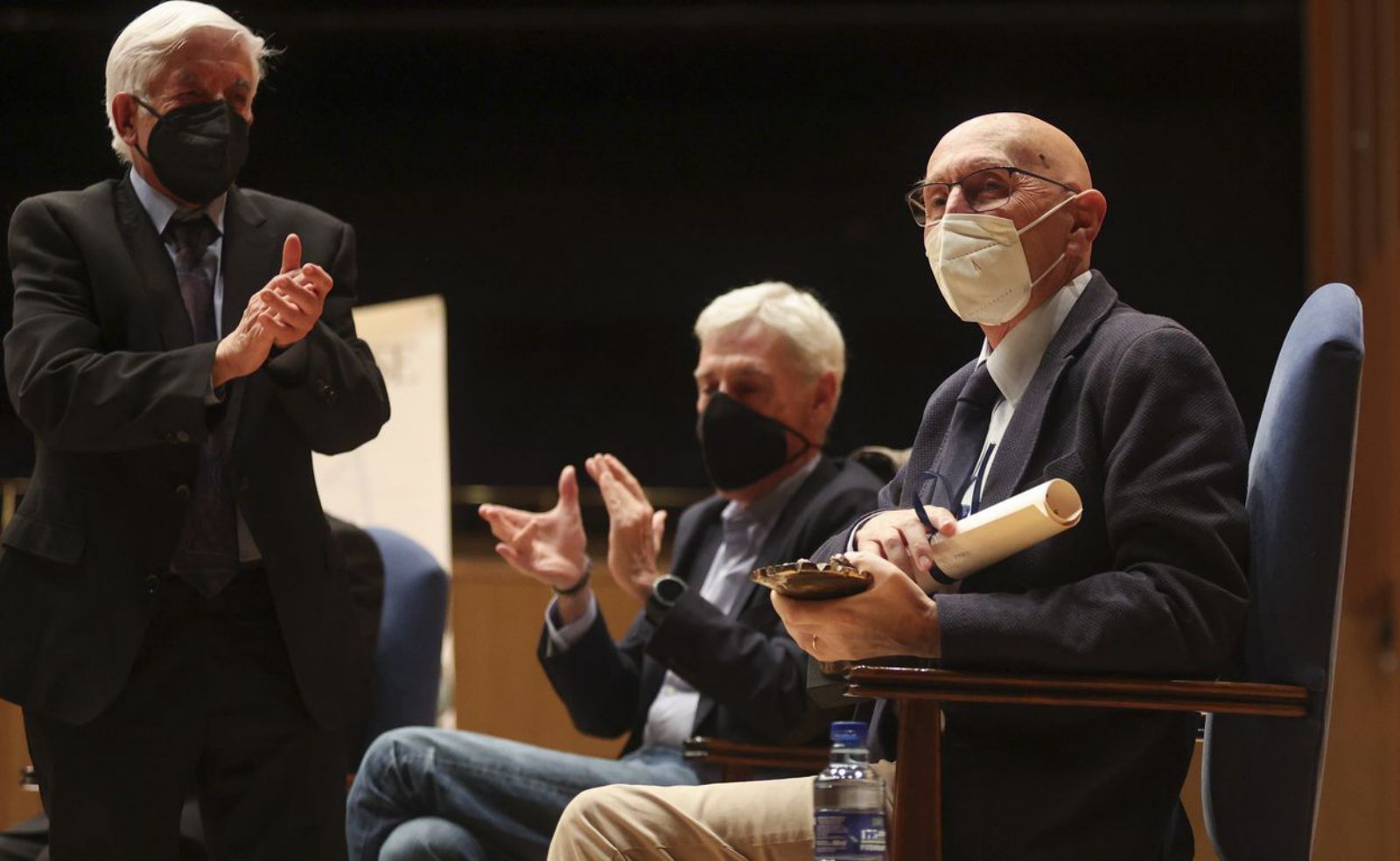 El maestro Émbil recibe un sonoro premio - La Nueva España