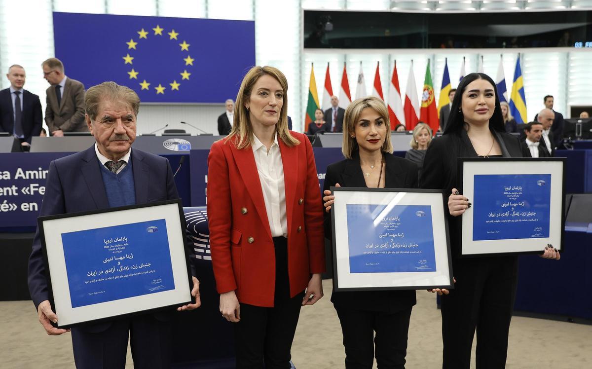 La madre de Mahsa Amini, en la entrega del premio Sajarov: "De sus ...