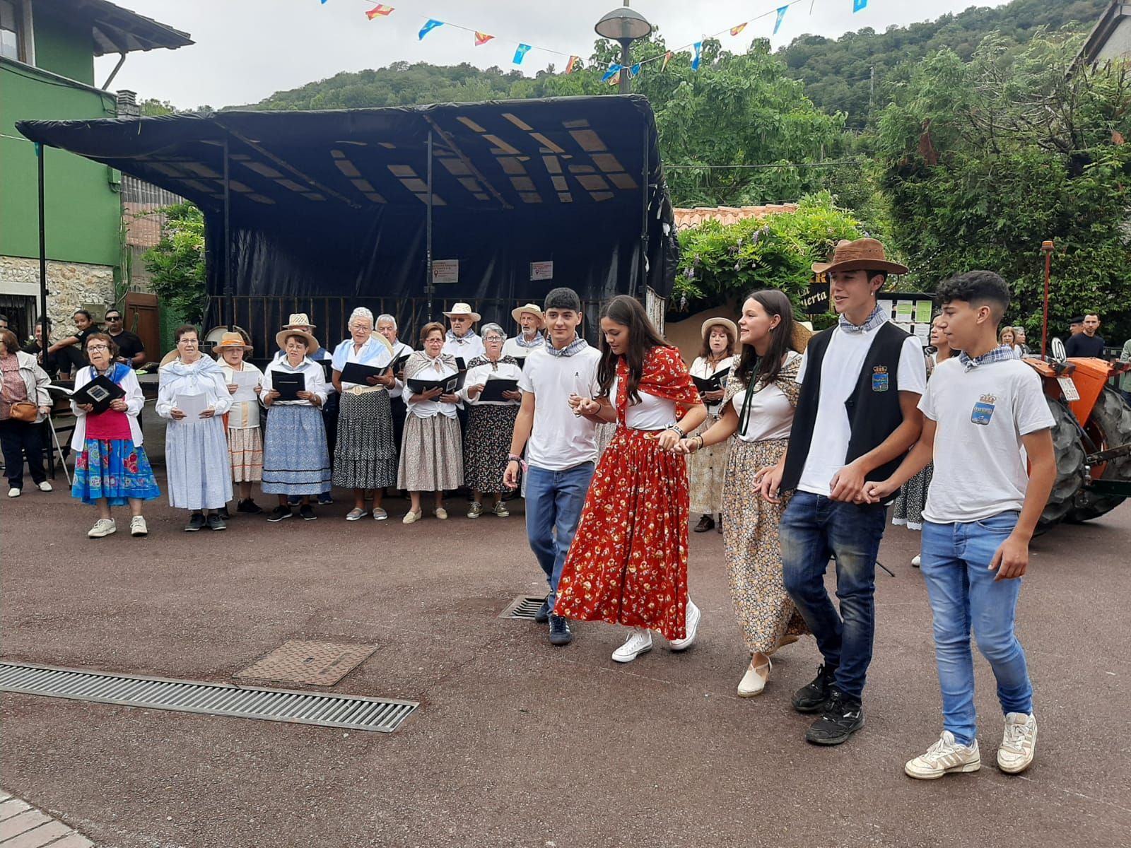 Benia de Onís se va la hierba: todas las imágenes de la Fiesta del ...