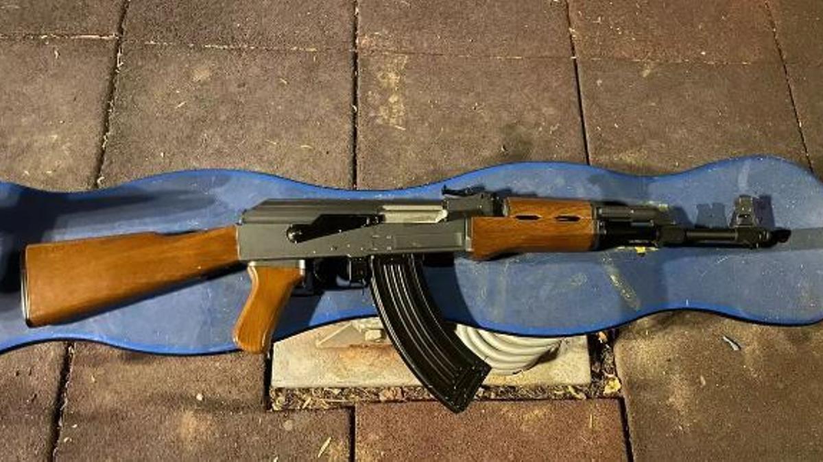 Joves en patinet disparen contra vianants a Castelló amb un fusell AK47 d'aire comprimit