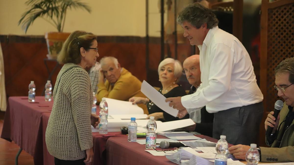 Cuevas de Altázar entrega los ‘papeles’ de legalidad de sus casas a los ...