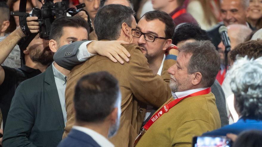 Barbón marca perfil en Sevilla: “Estoy a favor de un estado federal”