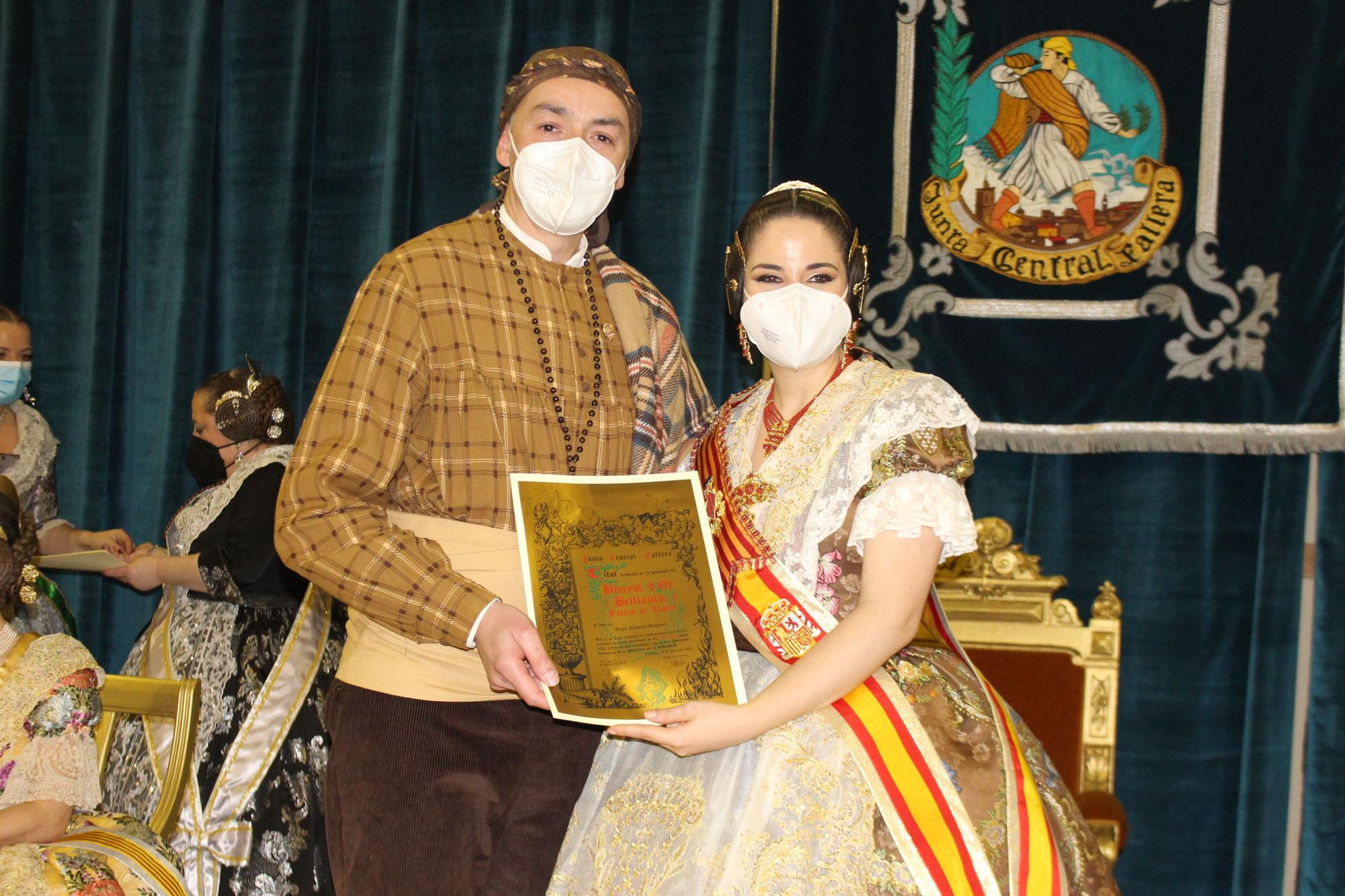 Quatre Carreres reconoce a sus falleros "brillants" y a sus falleras ...