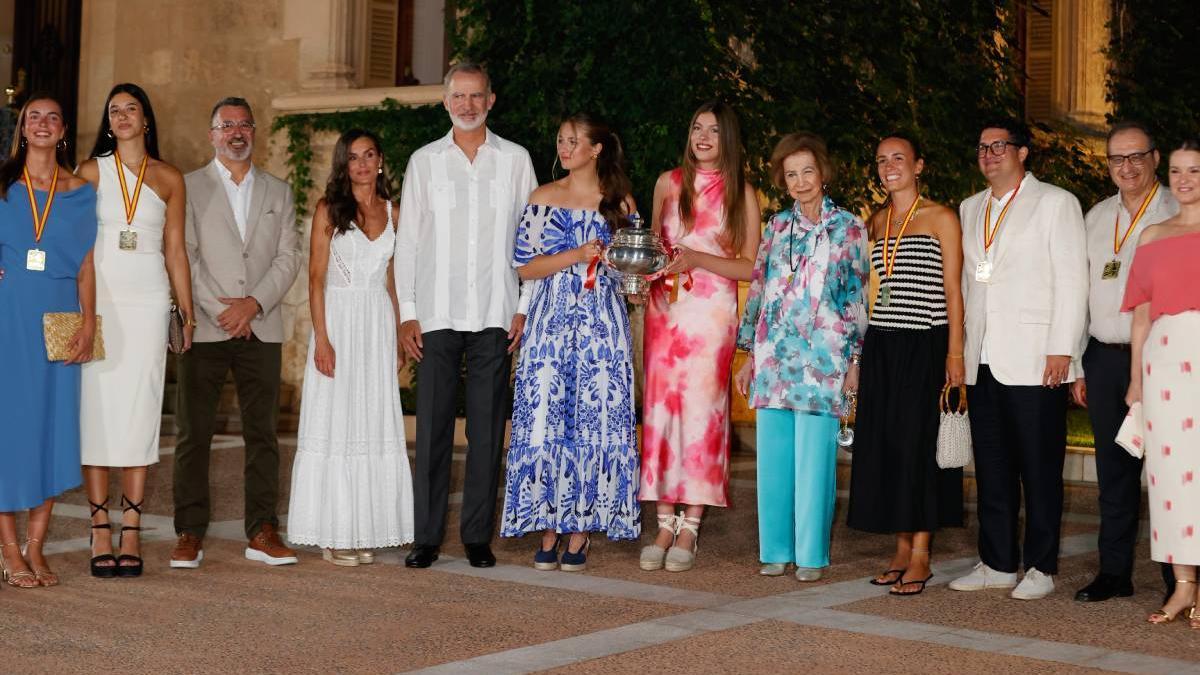 ANÉCDOTAS DE MARIVENT | Los reyes Felipe, Letizia y Sofía, junto con ...