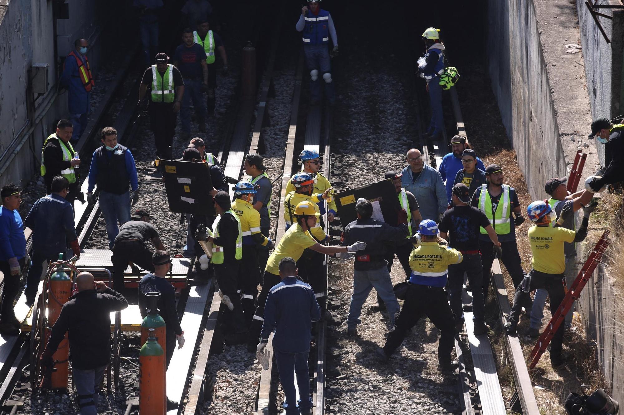 Al menos un muerto y 57 heridos por un choque de trenes del metro de Ciudad de México