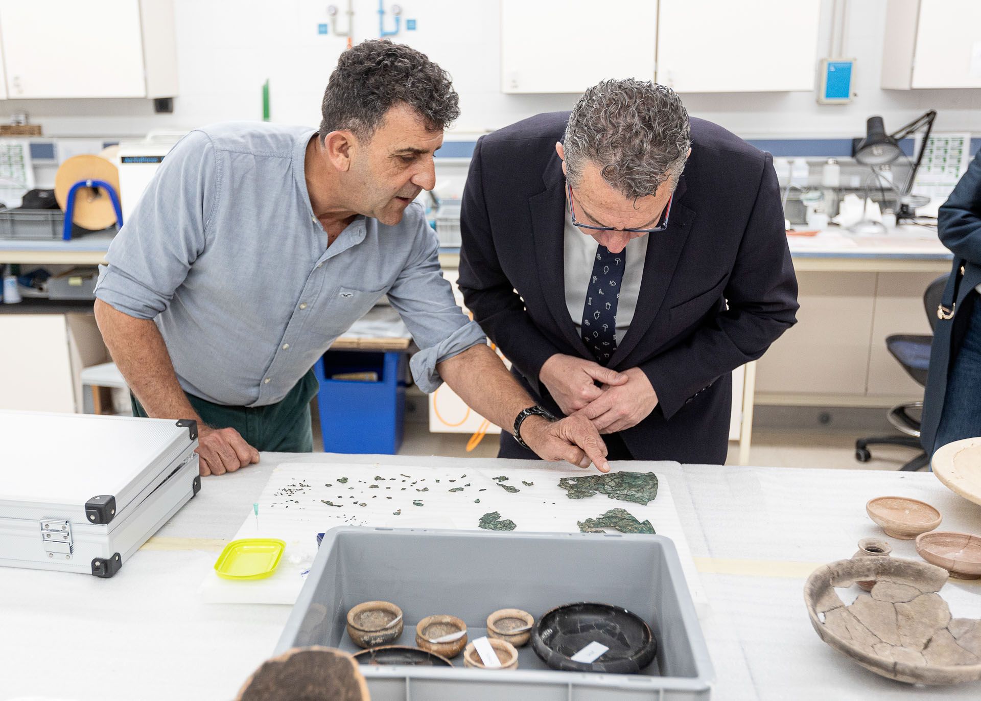 Toni Pérez visita el montae de la nueva exposición del MARQ