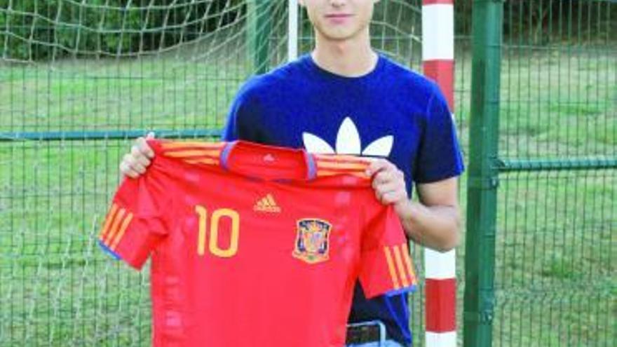 Álex Serrano vuelve al juvenil de División de Honor