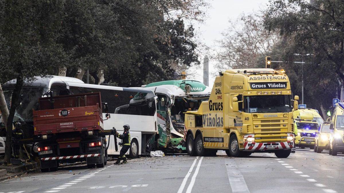 Choque de dos autocares en la Diagonal con una treintena de heridos