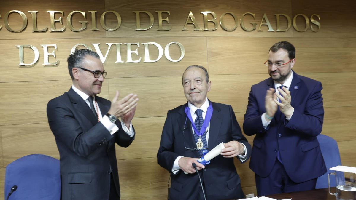 Fallece a los 82 años en Oviedo el abogado y humorista gráfico "Néstor ...