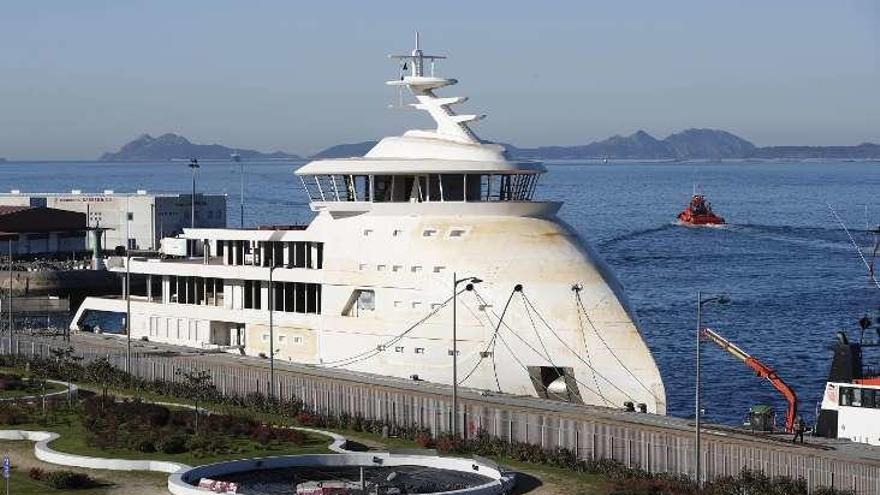 ¿Sísmico de proa invertida o yate para expediciones?