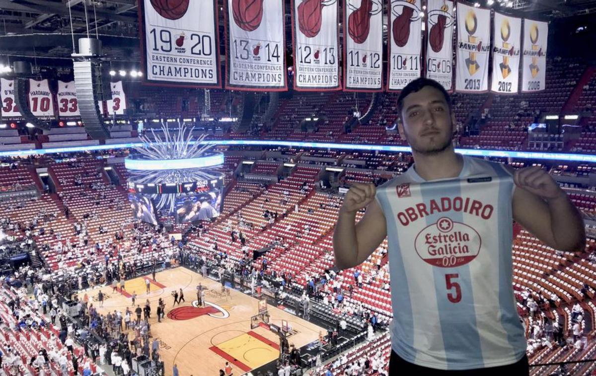 Aficionado del Obra asiste a las finales de la NBA y es mencionado en ...