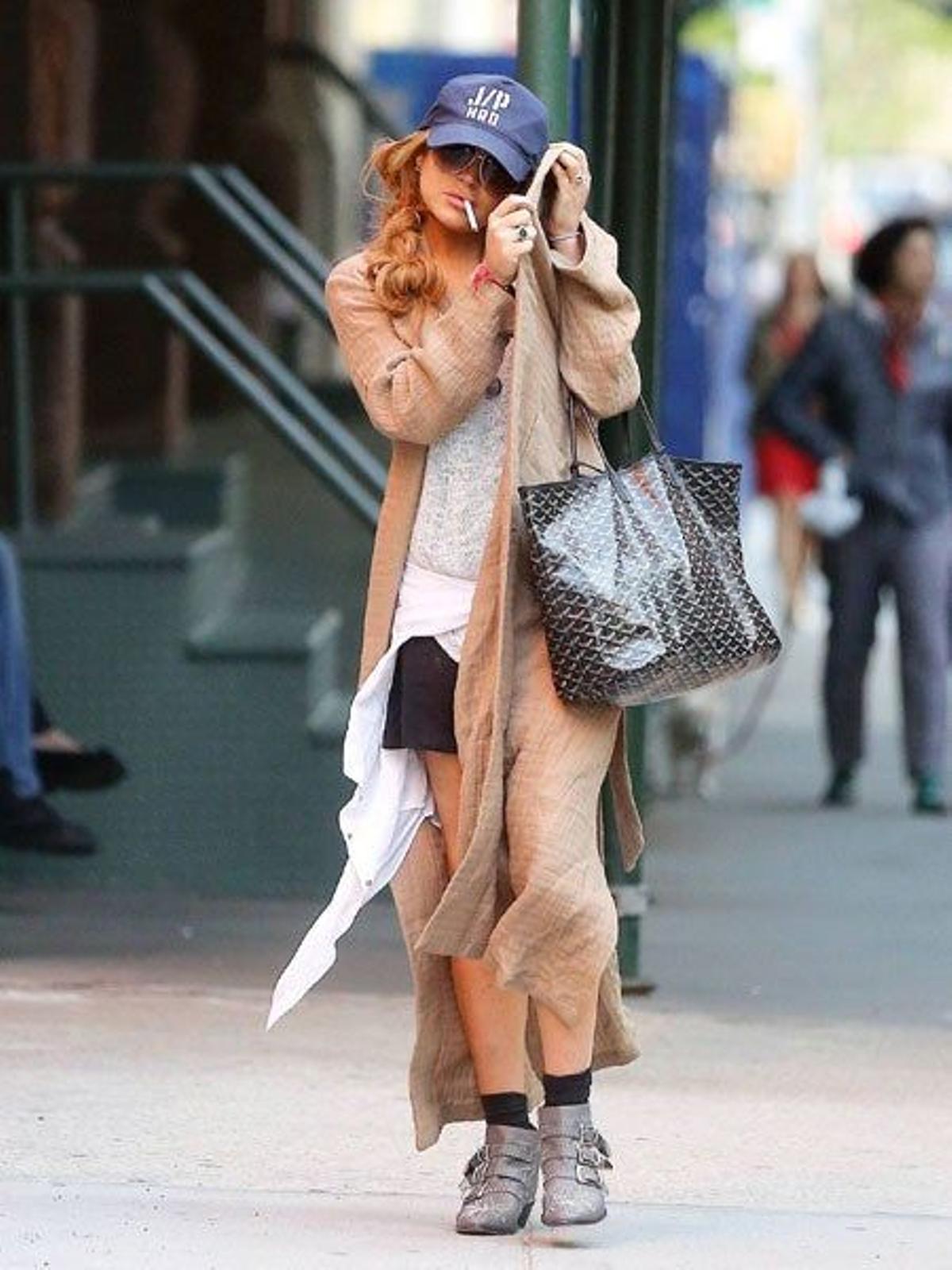 Lindsay Lohan va de compras antes de rehabilitarse - Cuore