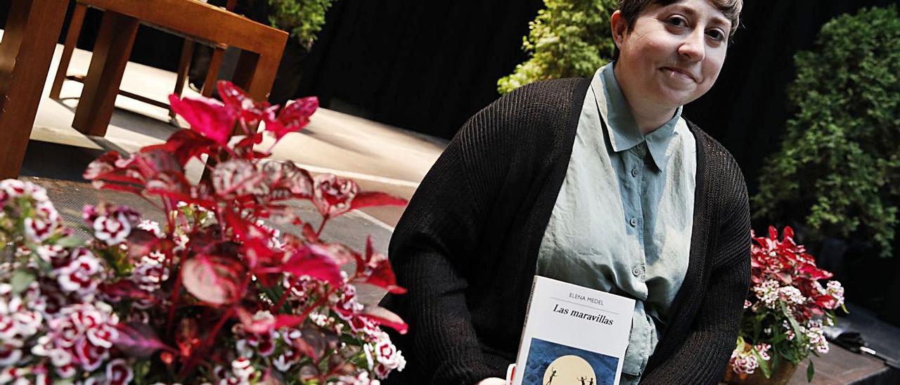 La escritora Elena Medel: “Me ha ido bien, pero sé que la literatura es ...