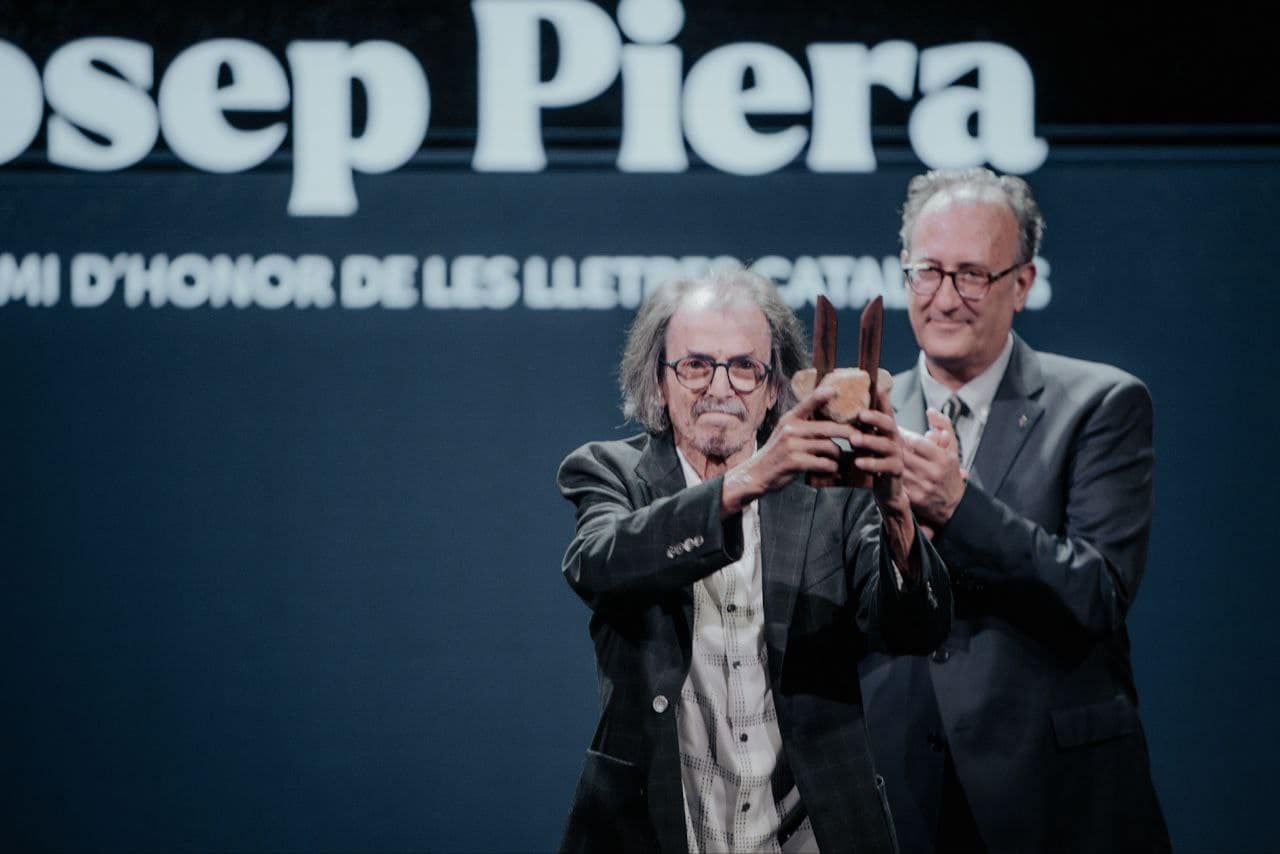 Les imatges de Josep Piera amb el Premi d'Honor de les Lletres Catalanes