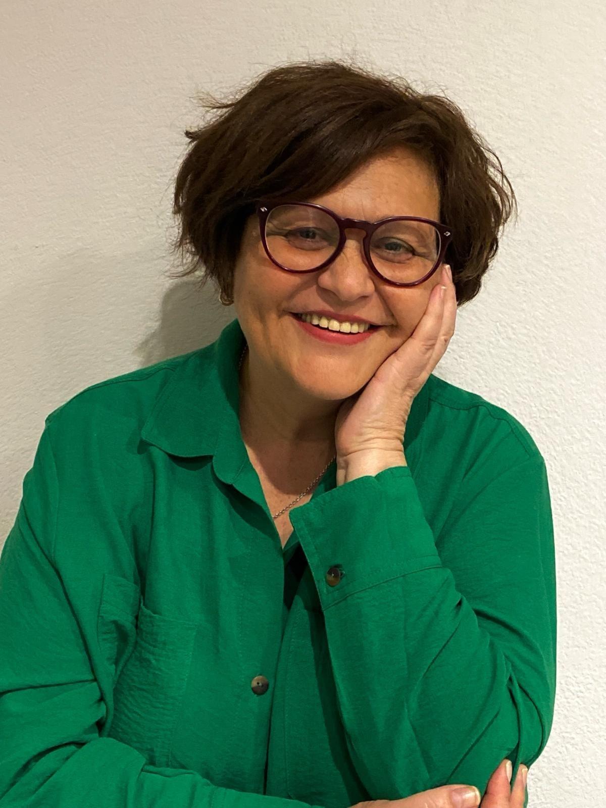 TORREVIEJA I Encarna Mañogil elegida "Capirote de Oro" de la Semana ...