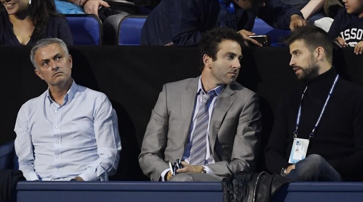 Piqué con Mourinho; Rakitic, en casa