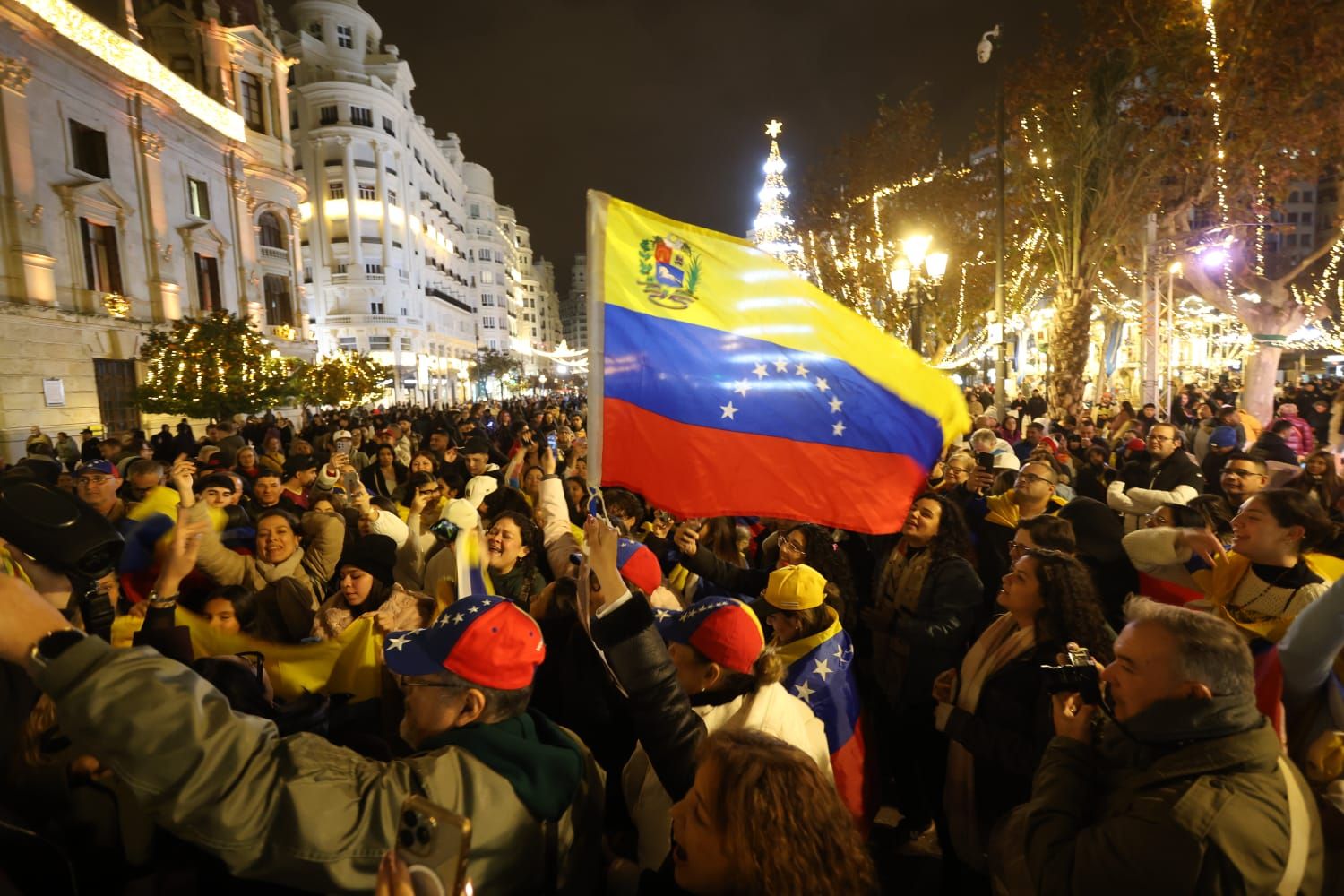 La oposición celebra en València a la "Venezuela libre" tras la captura ...