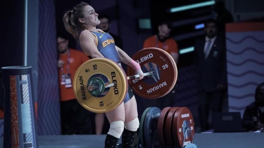 La alzireña Alba Sánchez se consolida entre las mejores halteras del ...