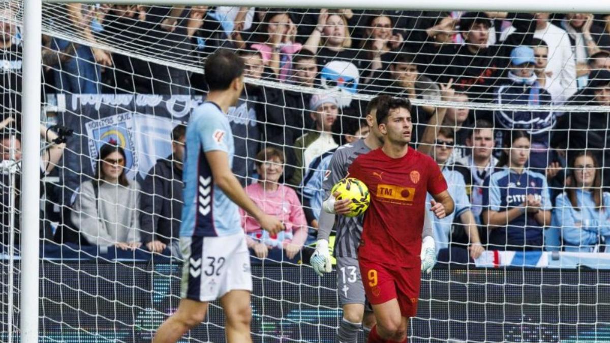 Seducción tetona Jasmine Jae llena su coño mojado afeitado con un pene ...