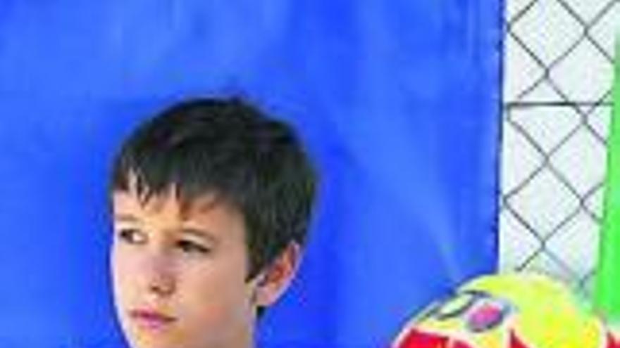 Álex Novo prueba con éxito un coche de Nascar - La Nueva España