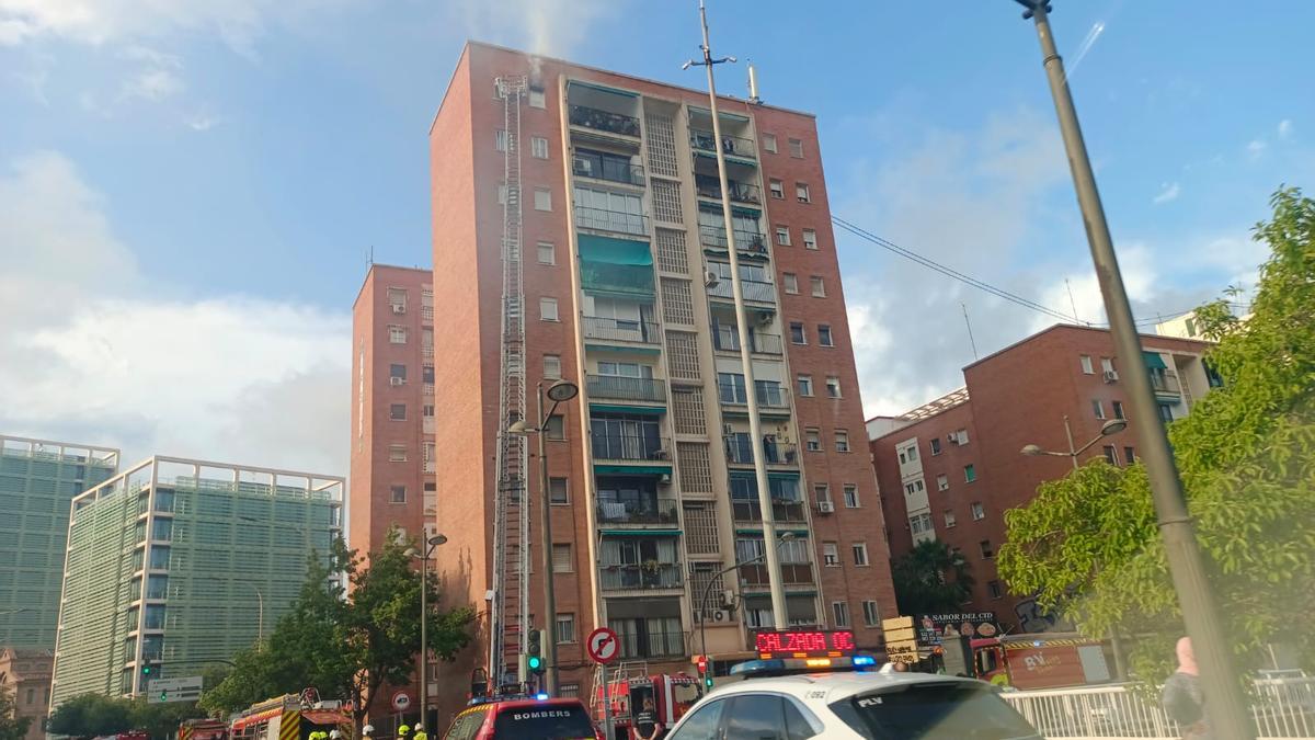 Incendio Valencia hoy: Un incendio obliga a desalojar una vivienda en Valencia