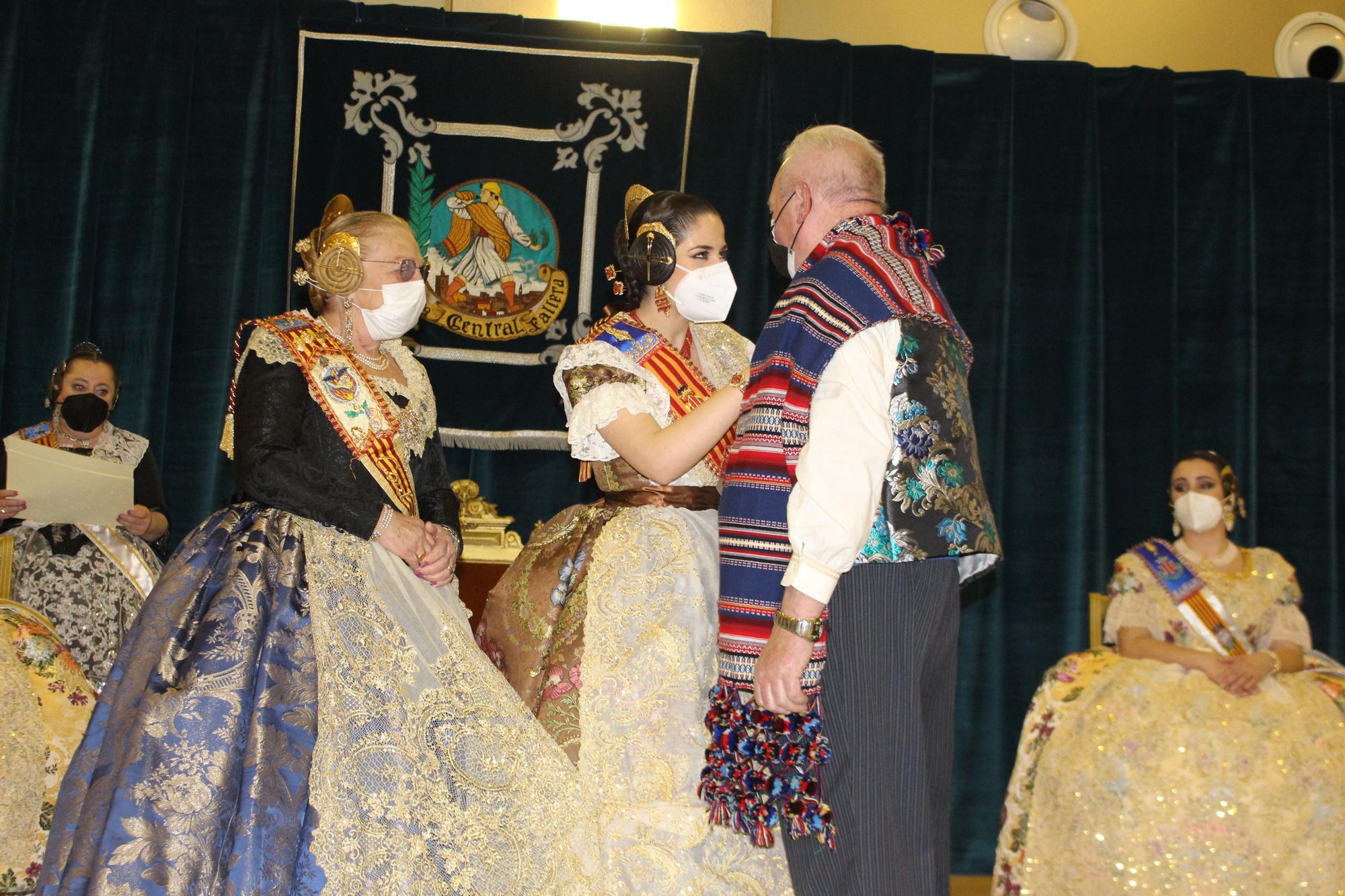 Quatre Carreres reconoce a sus falleros "brillants" y a sus falleras ...