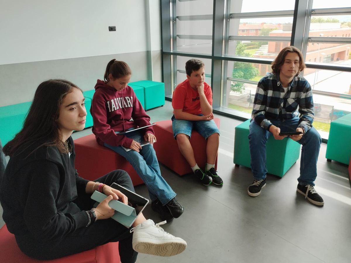 Sesión del "Parlamento" de La Fresneda: los jóvenes proponen al Alcalde ...