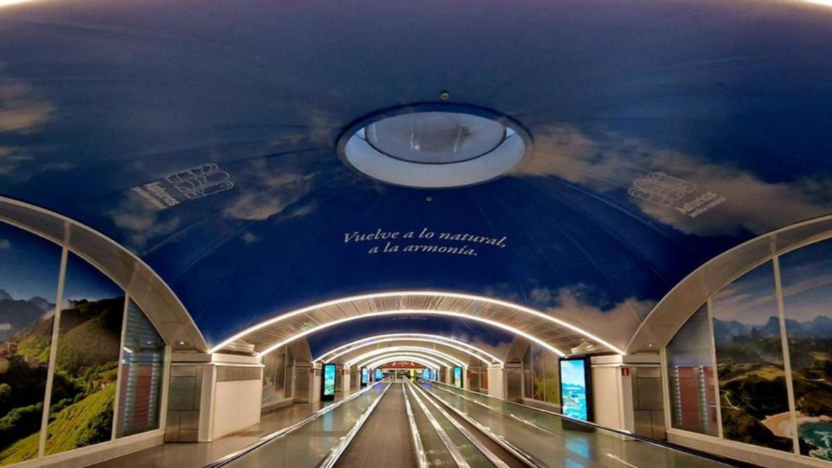 Atocha, forrada con fotos de Asturias por la llegada del AVE - La Nueva ...