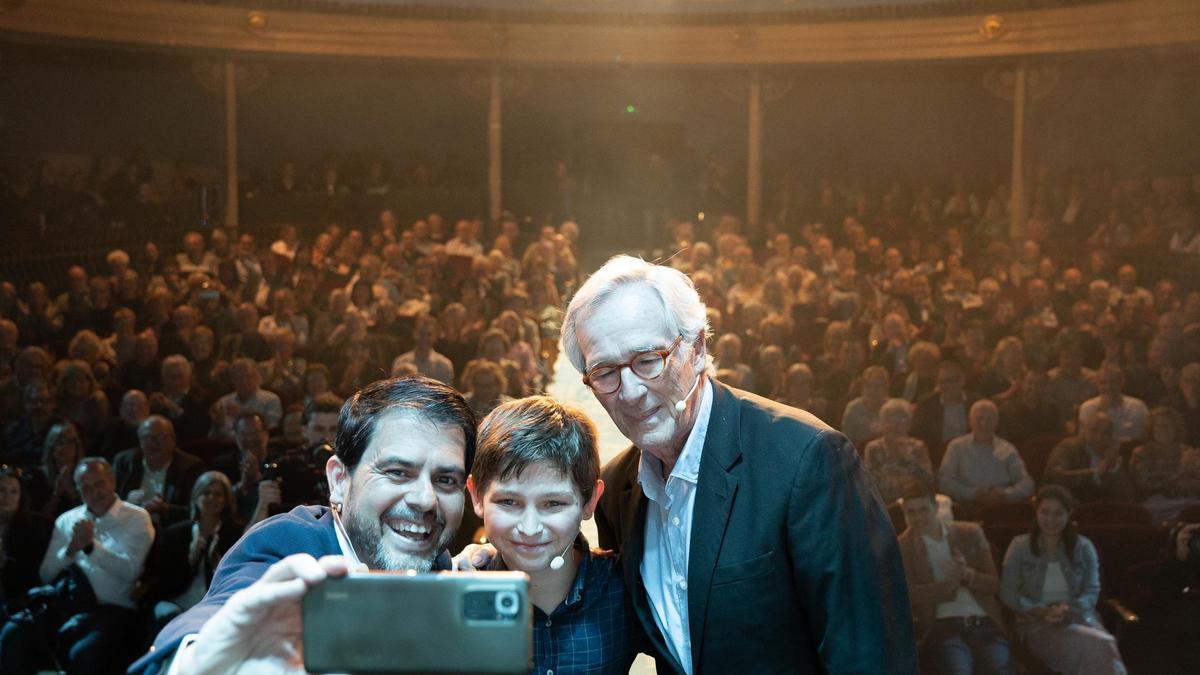 Marc Castells s'acompanya de Xavier Trias en la presentació de la ...