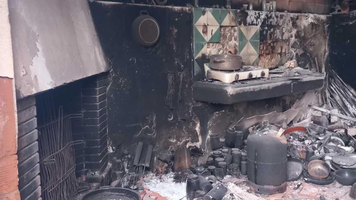 Un incendi crema la barraca de cala Estreta de Palamós