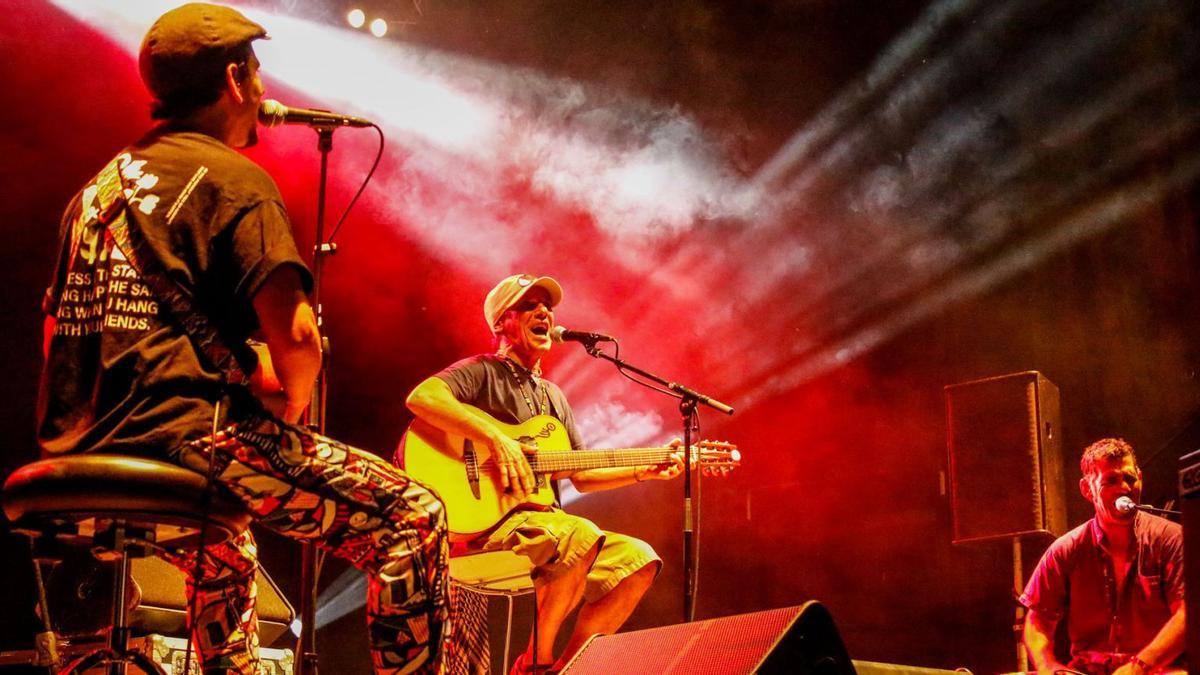 Dos horas y cuarto de baile sin tregua con Manu Chao - Faro de Vigo