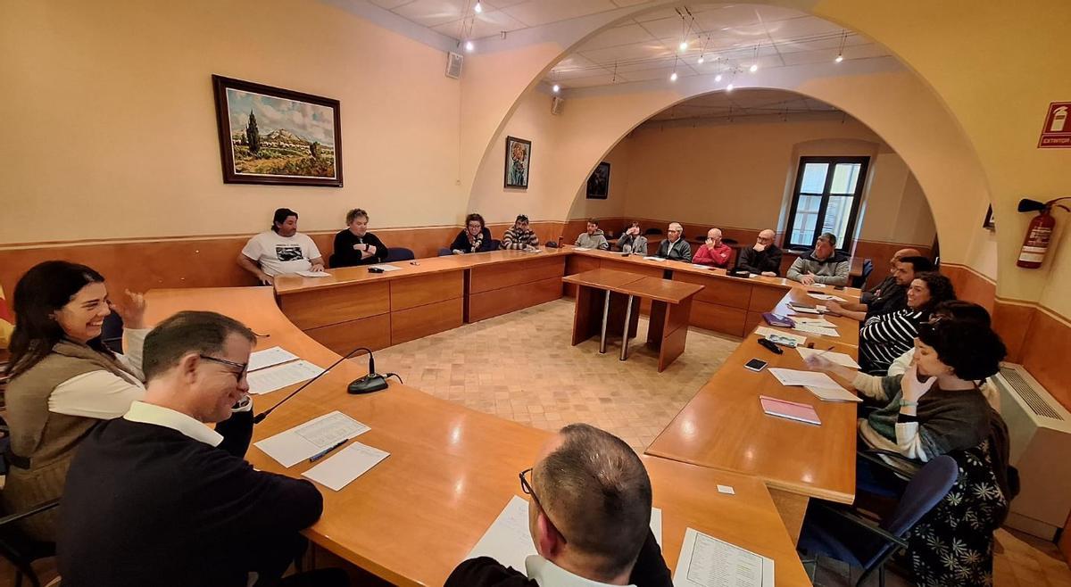 Els municipis petits del Baix Empordà es reuneixen per fer front a ...