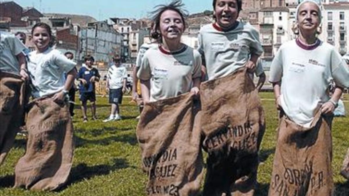 Papá juega a quitar la mesa