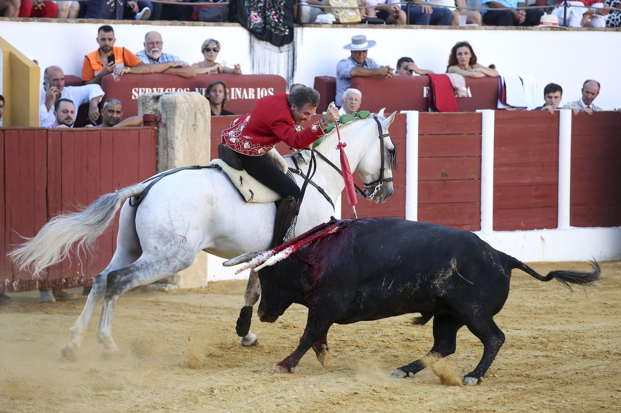 Las imágenes de la corrida de rejones en la plaza de toros de Antequera ...