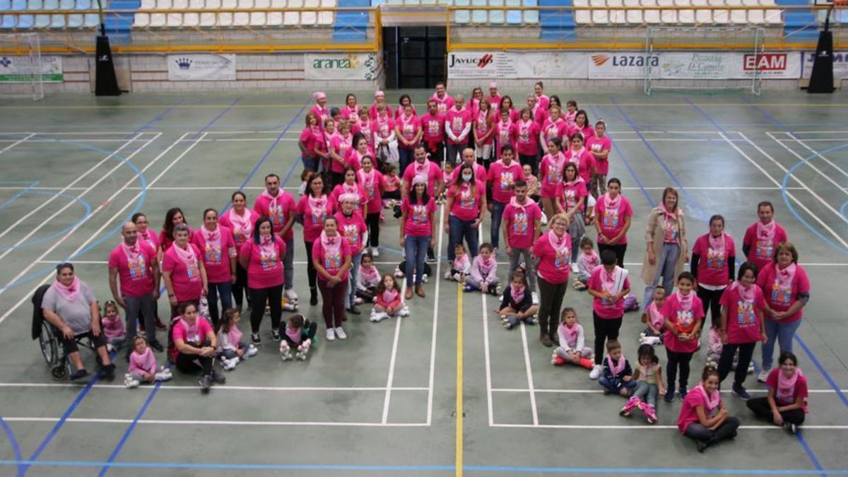 Un lazo humano por el Día del Cáncer de Mama en Salceda - Faro de Vigo