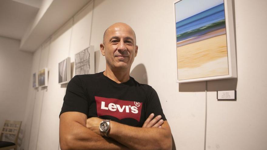 Alejandro Ramírez triunfa en Avilés: expone sus obras y logra venderlas