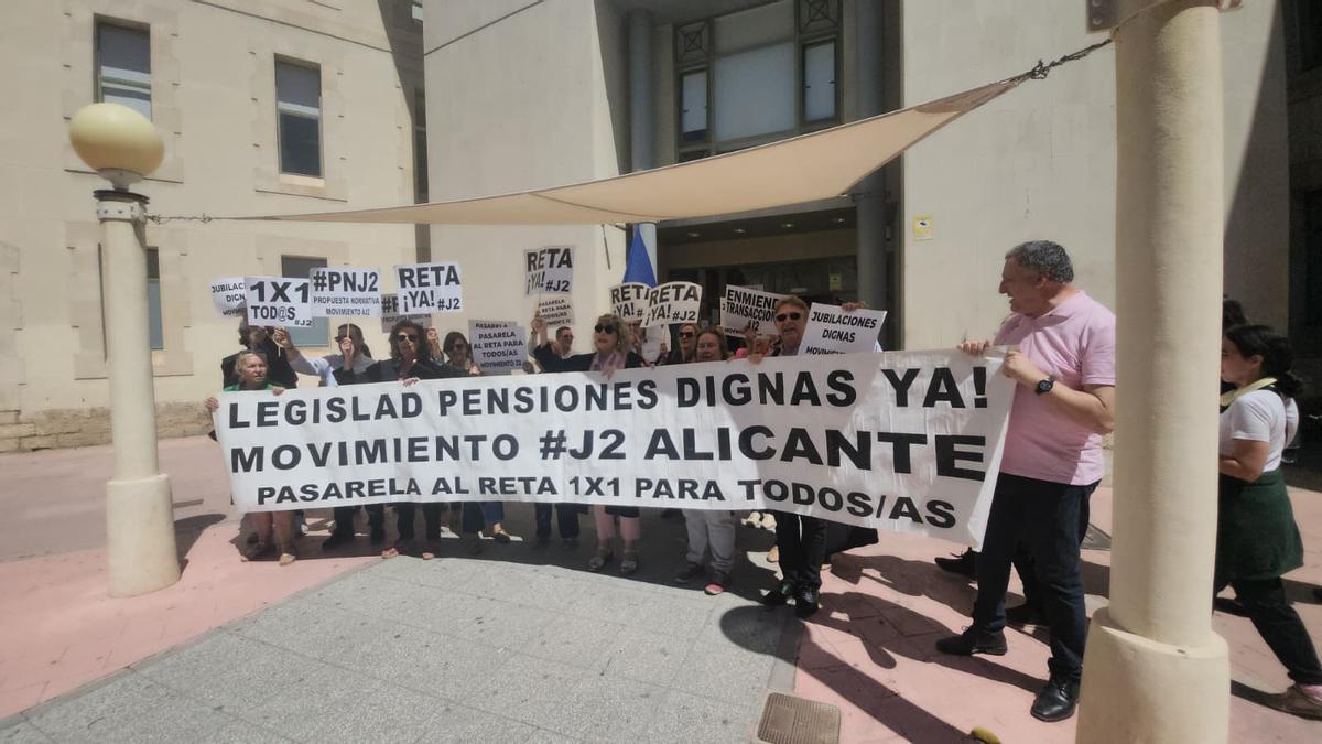 Abogados y procuradores se concentran en Alicante para exigir una ...