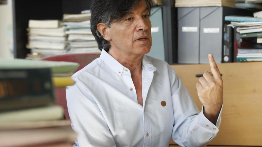 Otín quiere reconstruir su laboratorio en Asturias, pero sin prisas