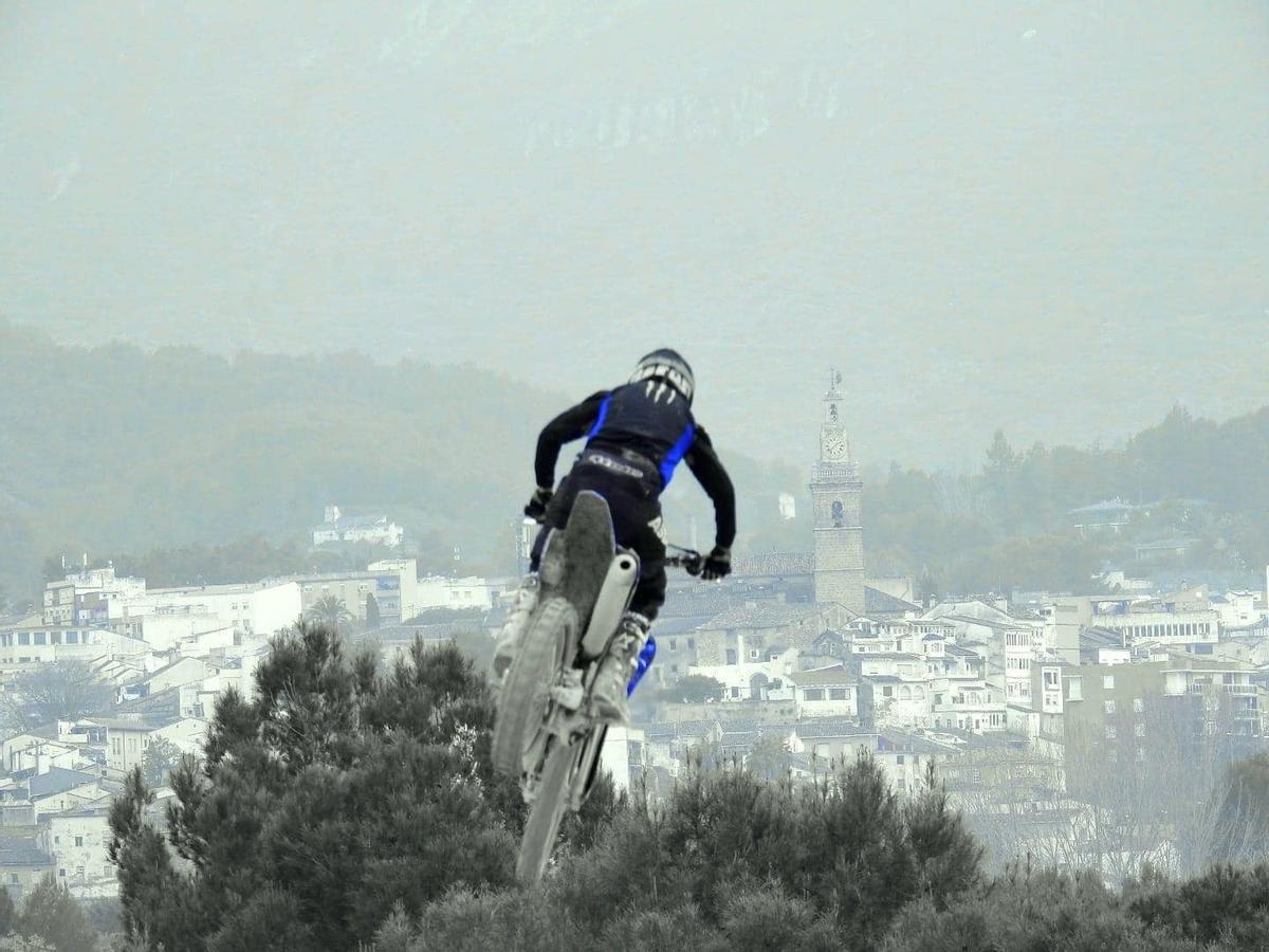 Julián Simón, campeón del mundo de motociclismo, debutará en Albaida en ...