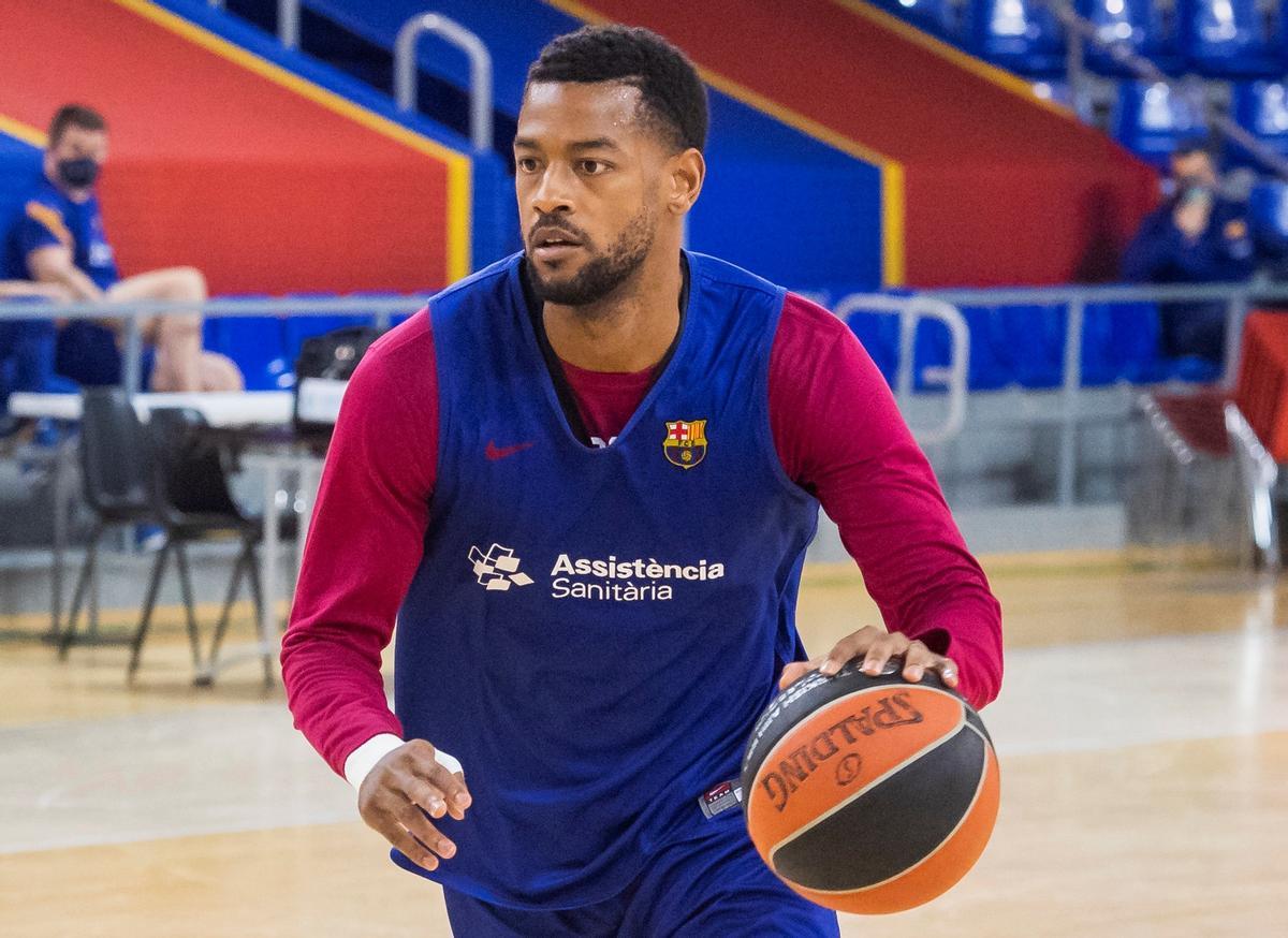 Cory Higgins completa parte del entrenamiento con el Barça