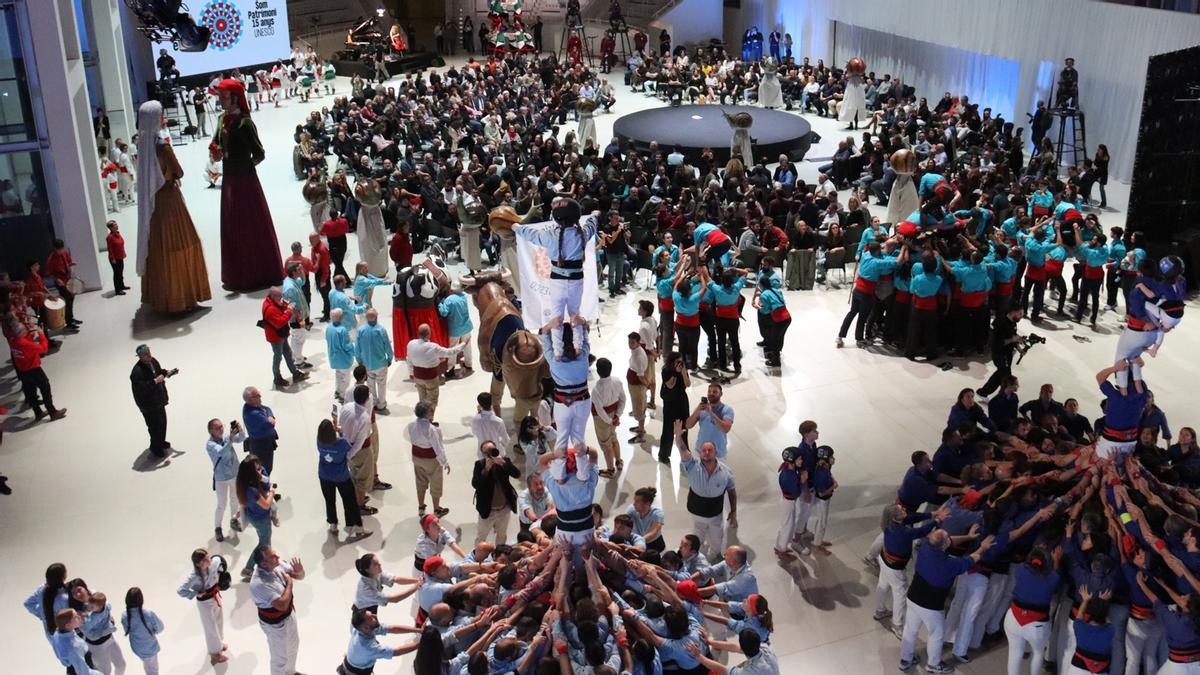 CASTELLERS PATRIMONIO UNESCO | Los castells convierten el MNAC en una Festa Major por los 15 ...