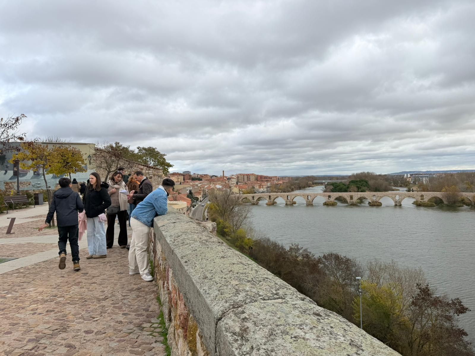 La ciudad, llena de turistas en el puente festivo