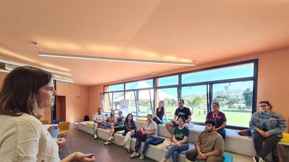 LAS PALMAS DE GRAN CANARIA | La Grada supera las 8.000 personas ...