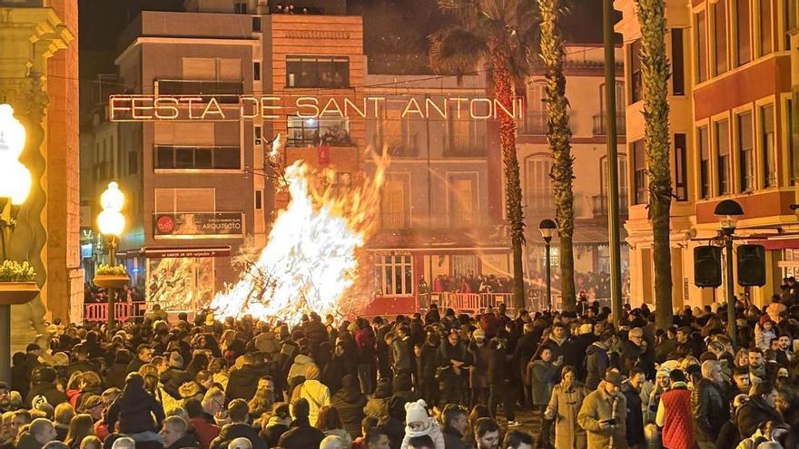Fotogalería: Benicarló quema su 'dimoni' en el inicio de Sant Antoni ...