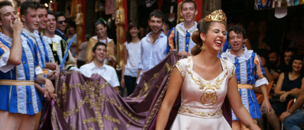 Desvelan a la elegida como reina Esther del 55º Sexenni de Morella - El ...